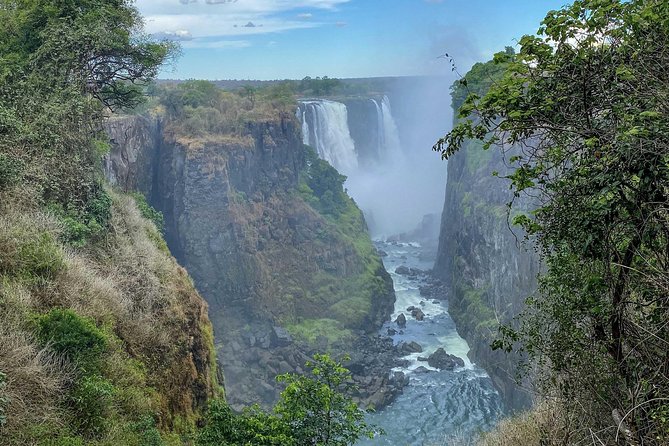 Guided tour of the Victoria Falls Rainforest | Wonderful Zimbabwe